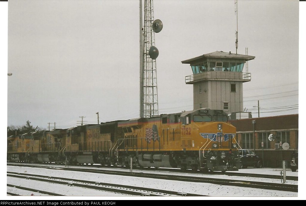 UP 7752 leads a consist of five Locomotives as she rolls east at Nampa, ID.